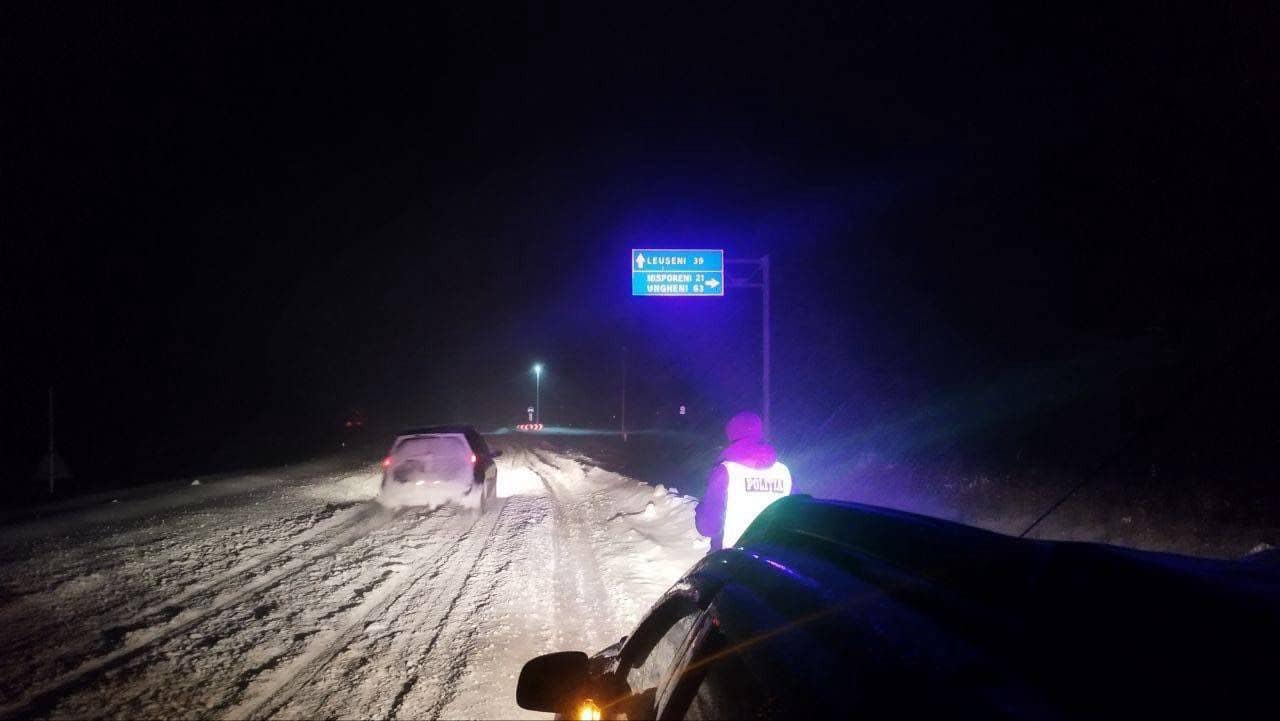 Republica Moldova este sub zăpadă. A fost emis cod portocaliu de ...